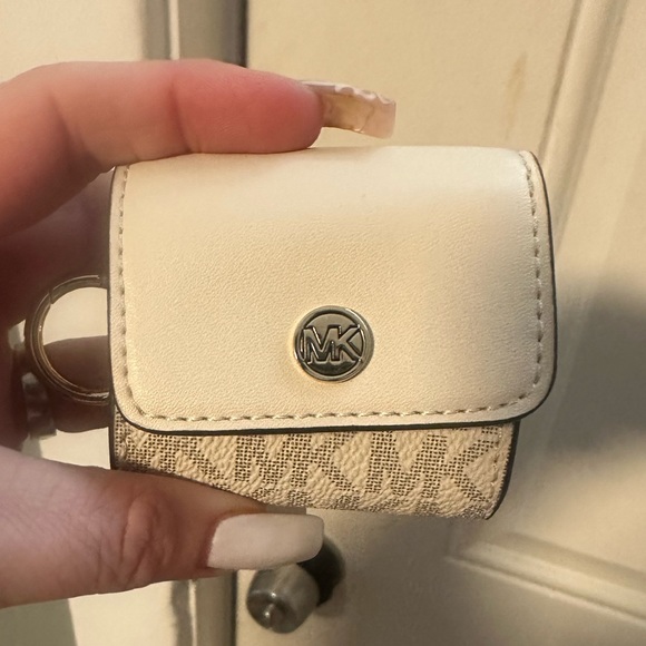 MICHAEL Michael Kors | Accessories | Michael Kors Logo Clip Case For ...